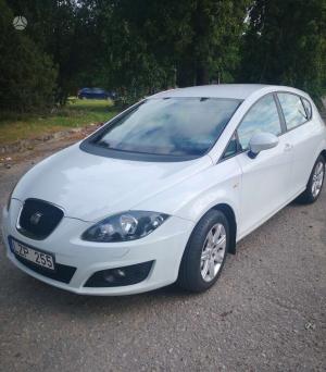 White SEAT Leon 2011 in Panevezys, with an engine capacity of 1.60 L and mileage of 327 thousand km for 3100 €, photo  on AUTOMOTO.COM.LV