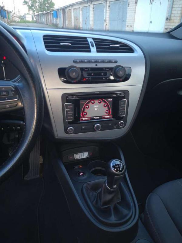 White SEAT Leon 2011 in Panevezys, with an engine capacity of 1.60 L and mileage of 327 thousand km for 3100 €, photo 7 on AUTOMOTO.COM.LV
