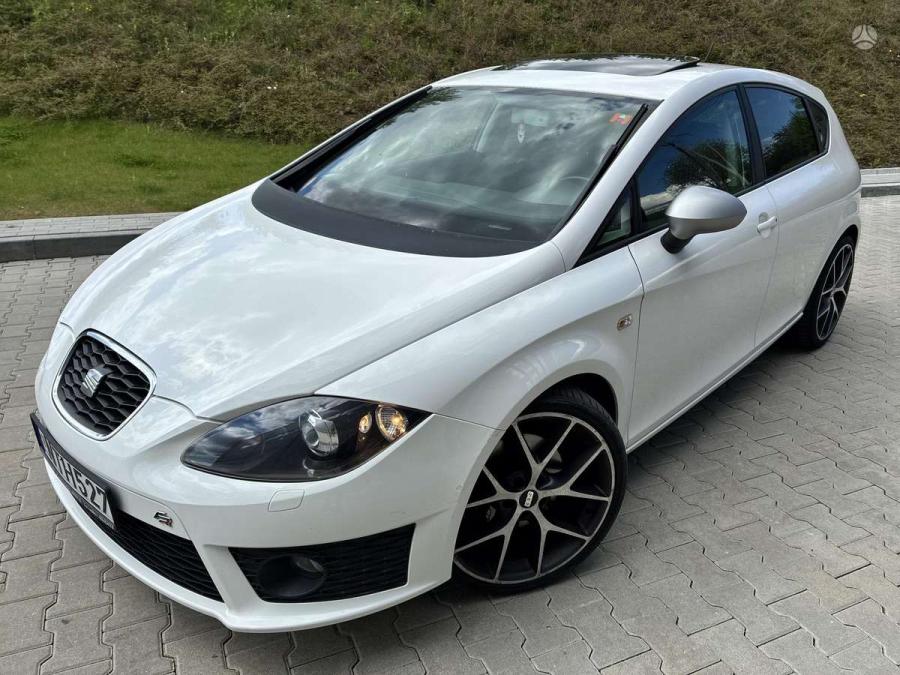 White SEAT Leon 2011 in Vilnius, with an engine capacity of 2.00 L and mileage of 280 thousand km for 4250 €, photo 3 on AUTOMOTO.COM.LV