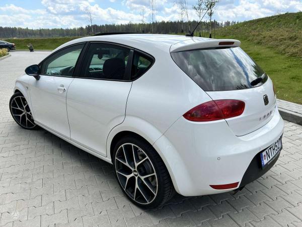 Balts SEAT Leon 2011 Viļņa, ar dzinēja tilpumu 2.00 L un nobraukumu 280 tūkst. km par 4250 €, foto 3 vietnē AUTOMOTO.COM.LV