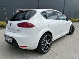 White SEAT Leon 2011 in Vilnius, with an engine capacity of 2.00 L and mileage of 280 thousand km for 4250 €, photo 5 on AUTOMOTO.COM.LV