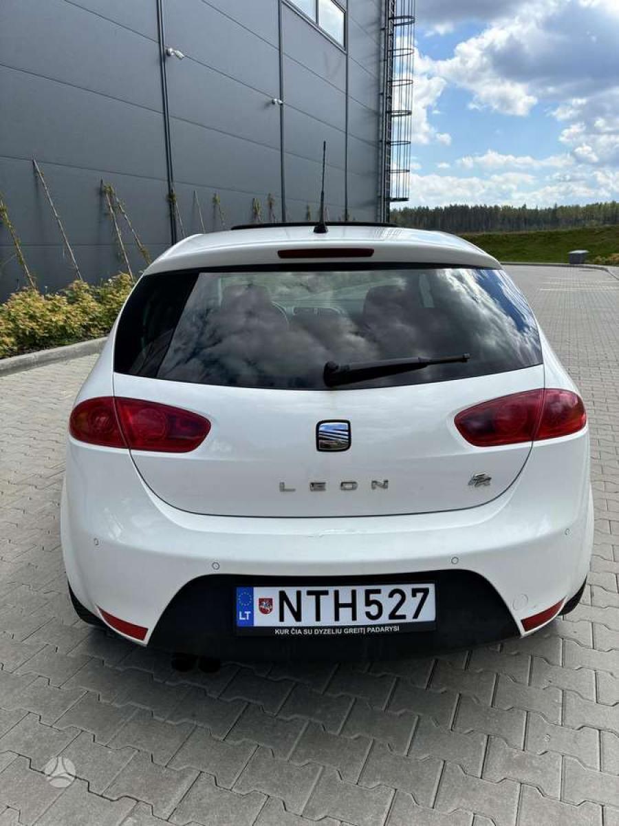 White SEAT Leon 2011 in Vilnius, with an engine capacity of 2.00 L and mileage of 280 thousand km for 4250 €, photo 7 on AUTOMOTO.COM.LV