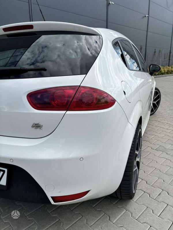 Balts SEAT Leon 2011 Viļņa, ar dzinēja tilpumu 2.00 L un nobraukumu 280 tūkst. km par 4250 €, foto 7 vietnē AUTOMOTO.COM.LV