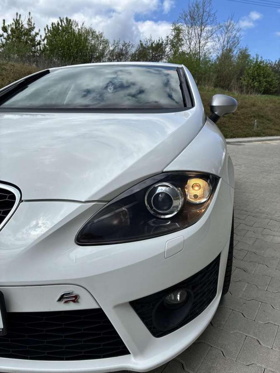 White SEAT Leon 2011 in Vilnius, with an engine capacity of 2.00 L and mileage of 280 thousand km for 4250 €, photo 13 on AUTOMOTO.COM.LV