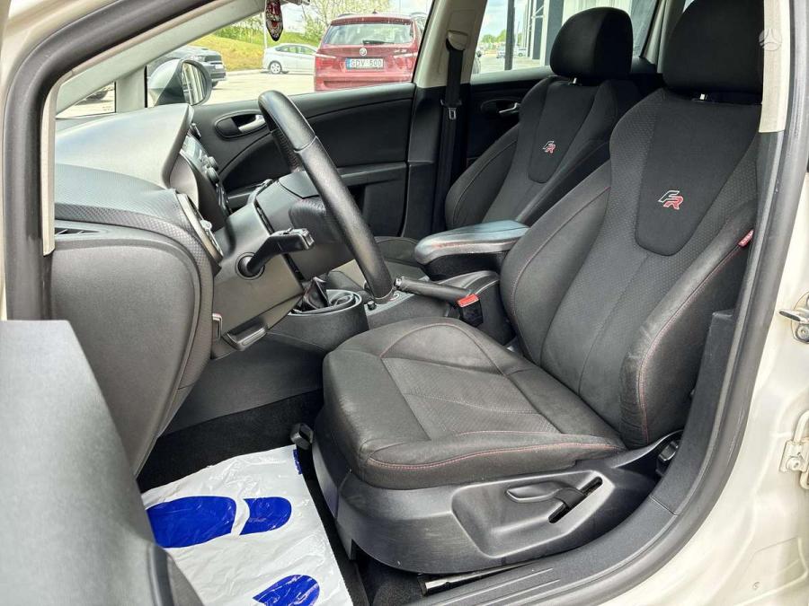 White SEAT Leon 2011 in Vilnius, with an engine capacity of 2.00 L and mileage of 280 thousand km for 4250 €, photo 17 on AUTOMOTO.COM.LV