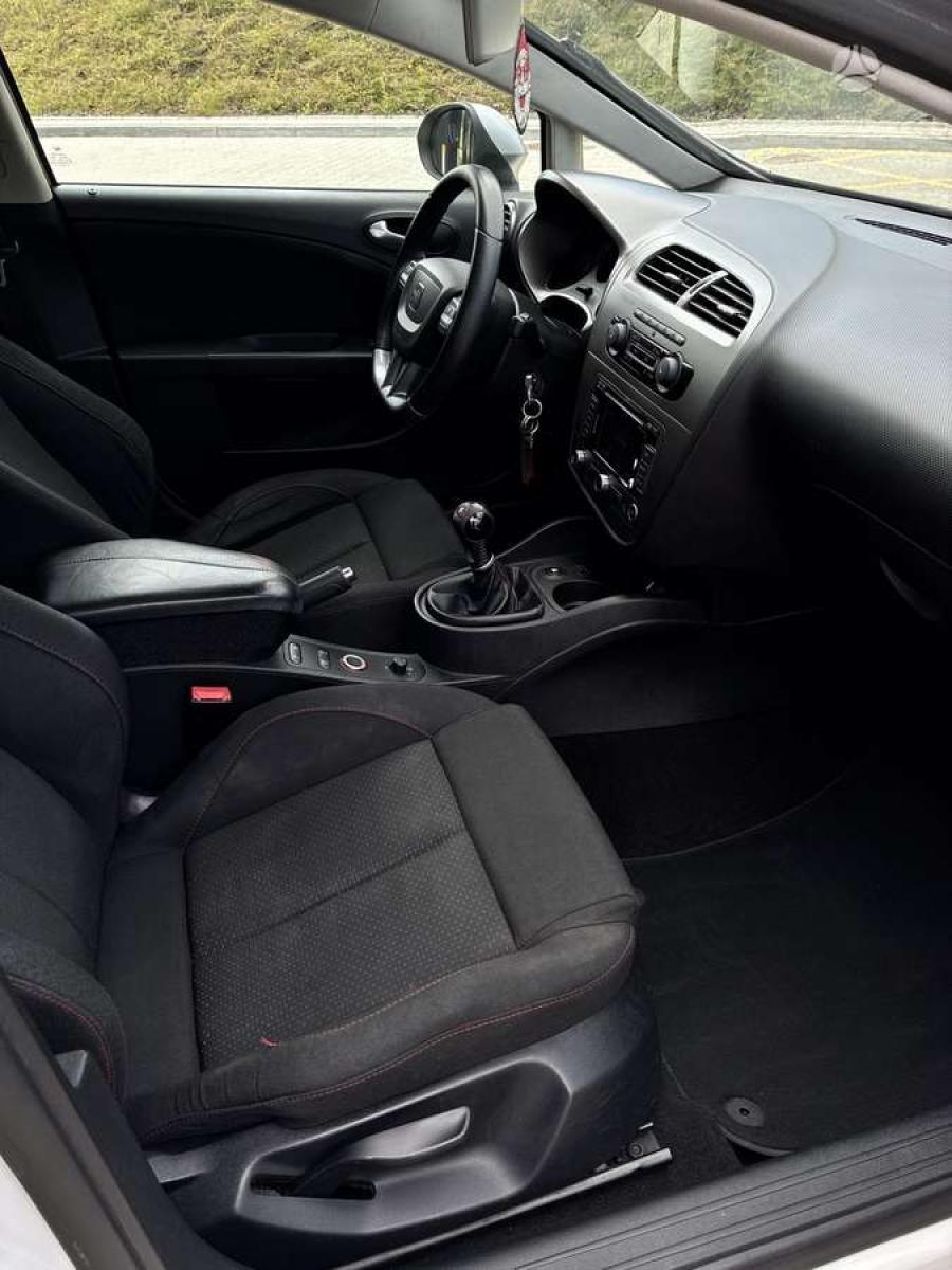 White SEAT Leon 2011 in Vilnius, with an engine capacity of 2.00 L and mileage of 280 thousand km for 4250 €, photo 20 on AUTOMOTO.COM.LV