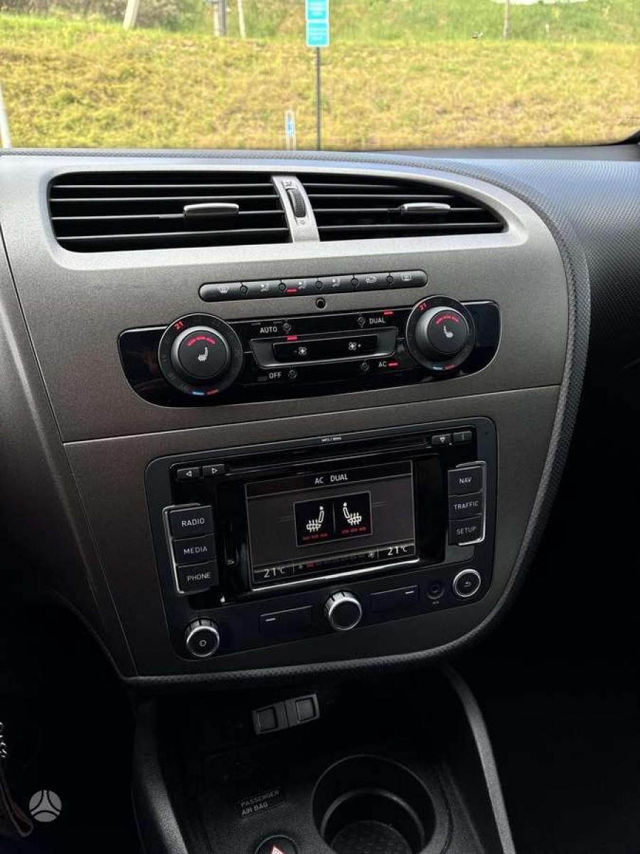 White SEAT Leon 2011 in Vilnius, with an engine capacity of 2.00 L and mileage of 280 thousand km for 4250 €, photo 23 on AUTOMOTO.COM.LV