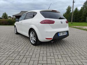 White SEAT Leon 2011 in Taurage, with an engine capacity of 1.97 L and mileage of 237 thousand km for 3400 €, photo 4 on AUTOMOTO.COM.LV