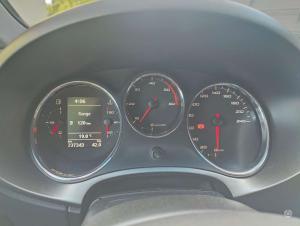 White SEAT Leon 2011 in Taurage, with an engine capacity of 1.97 L and mileage of 237 thousand km for 3400 €, photo 9 on AUTOMOTO.COM.LV