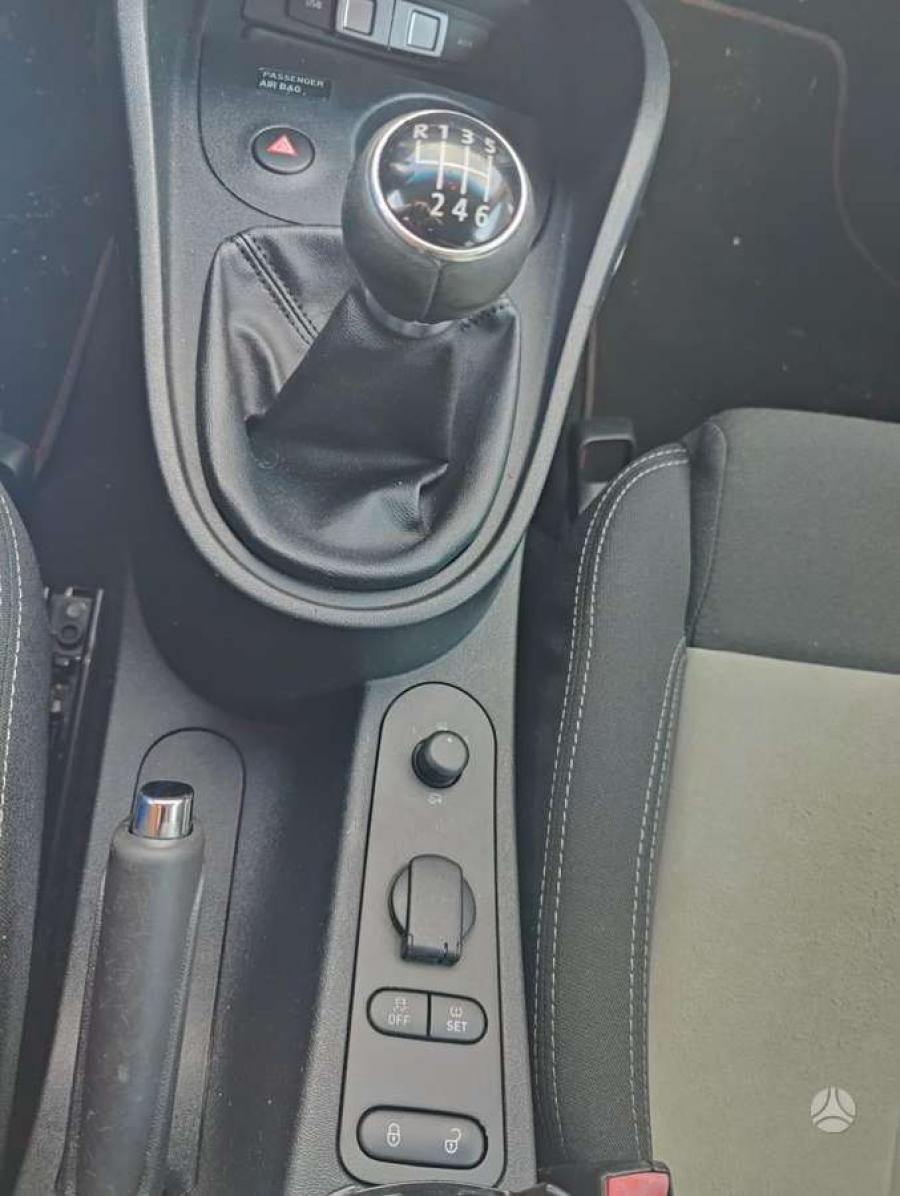 White SEAT Leon 2011 in Taurage, with an engine capacity of 1.97 L and mileage of 237 thousand km for 3400 €, photo 12 on AUTOMOTO.COM.LV