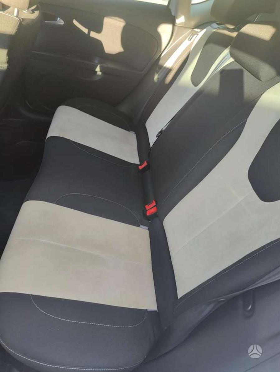 White SEAT Leon 2011 in Taurage, with an engine capacity of 1.97 L and mileage of 237 thousand km for 3400 €, photo 13 on AUTOMOTO.COM.LV