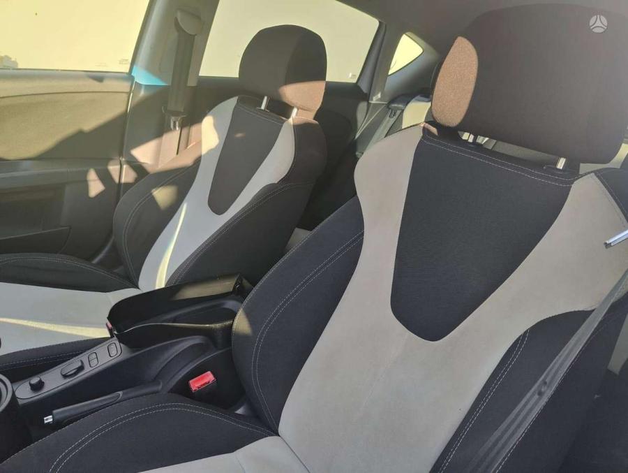White SEAT Leon 2011 in Taurage, with an engine capacity of 1.97 L and mileage of 237 thousand km for 3400 €, photo 14 on AUTOMOTO.COM.LV