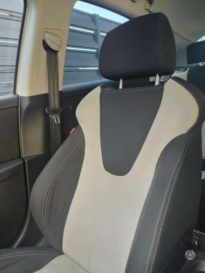 White SEAT Leon 2011 in Taurage, with an engine capacity of 1.97 L and mileage of 237 thousand km for 3400 €, photo 15 on AUTOMOTO.COM.LV