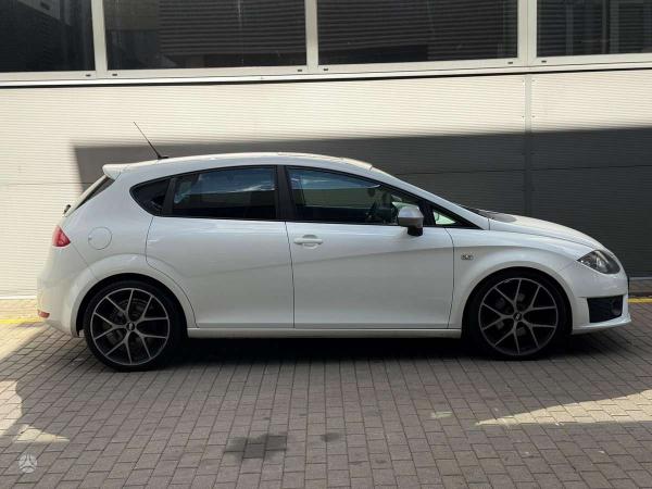 Balts SEAT Leon 2011 Viļņa, ar dzinēja tilpumu 1.97 L un nobraukumu 280 tūkst. km par 3750 €, foto 6 vietnē AUTOMOTO.COM.LV