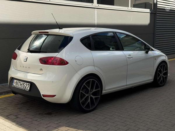 Balts SEAT Leon 2011 Viļņa, ar dzinēja tilpumu 1.97 L un nobraukumu 280 tūkst. km par 3750 €, foto 7 vietnē AUTOMOTO.COM.LV