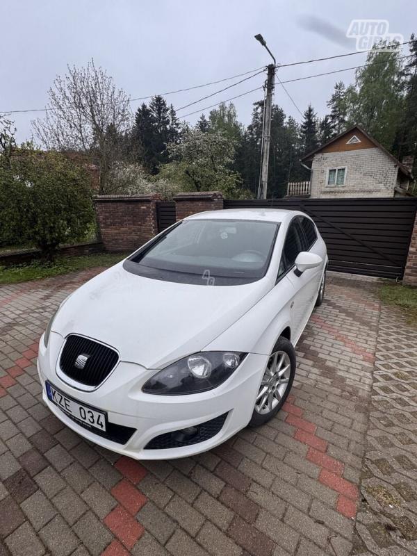 White SEAT Leon 2012 in Vilnius, with an engine capacity of 1.60 L and mileage of 336 thousand km for 2900 €, photo 2 on AUTOMOTO.COM.LV