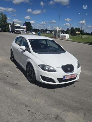 White SEAT Leon 2012 in Joniskis, with an engine capacity of 1.60 L and mileage of 302 thousand km for 3350 €, photo  on AUTOMOTO.COM.LV