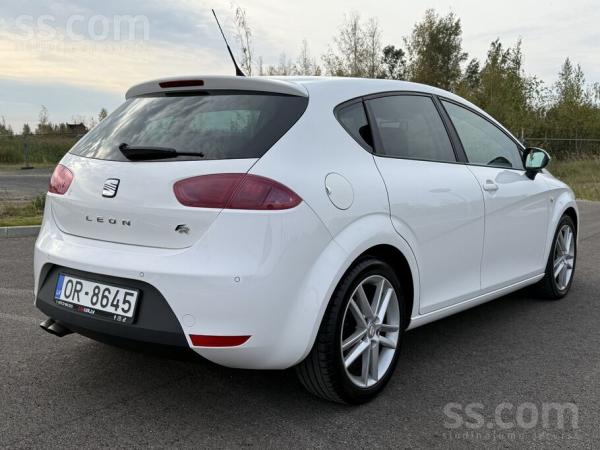 Сеат Леон 2012 в Лиепая на AUTOMOTO.COM.LV Белый Сеат Леон 2012 в Лиепая, объемом двигателя 2.00 л и пробегом 288 тыс. км за 4800 €, фото 3 на AUTOMOTO.COM.LV