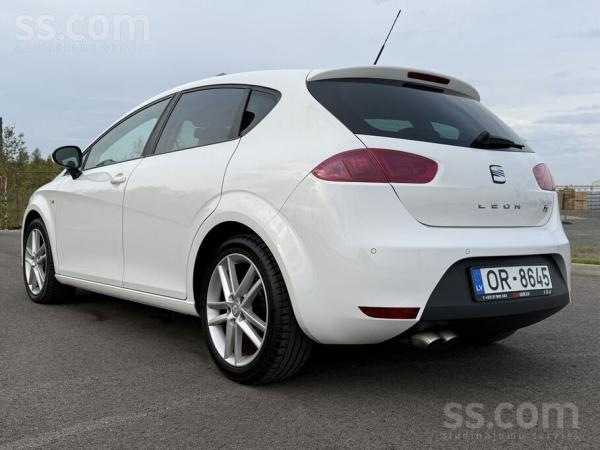 Сеат Леон 2012 в Лиепая на AUTOMOTO.COM.LV Белый Сеат Леон 2012 в Лиепая, объемом двигателя 2.00 л и пробегом 288 тыс. км за 4800 €, фото 5 на AUTOMOTO.COM.LV