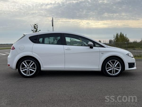 Сеат Леон 2012 в Лиепая на AUTOMOTO.COM.LV Белый Сеат Леон 2012 в Лиепая, объемом двигателя 2.00 л и пробегом 288 тыс. км за 4800 €, фото 7 на AUTOMOTO.COM.LV