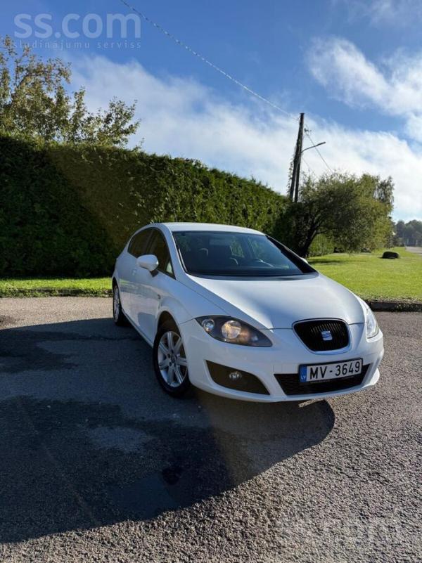 White SEAT Leon 2012 in Riga, with an engine capacity of 1.60 L and mileage of 208 thousand km for 4200 €, photo 3 on AUTOMOTO.COM.LV