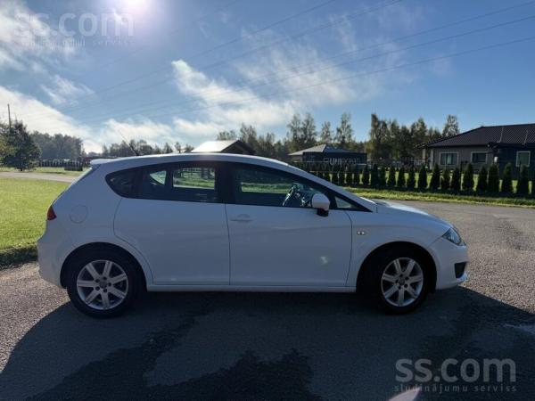White SEAT Leon 2012 in Riga, with an engine capacity of 1.60 L and mileage of 208 thousand km for 4200 €, photo 5 on AUTOMOTO.COM.LV