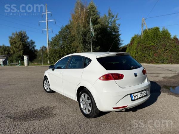 White SEAT Leon 2012 in Riga, with an engine capacity of 1.60 L and mileage of 208 thousand km for 4200 €, photo 6 on AUTOMOTO.COM.LV
