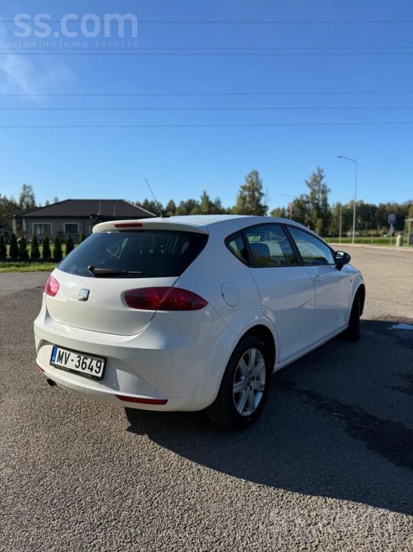 White SEAT Leon 2012 in Riga, with an engine capacity of 1.60 L and mileage of 208 thousand km for 4200 €, photo 8 on AUTOMOTO.COM.LV