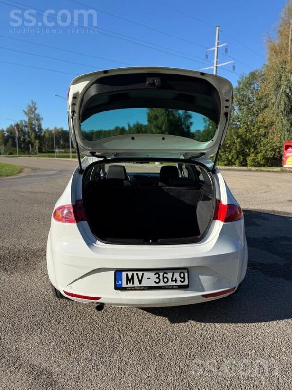 White SEAT Leon 2012 in Riga, with an engine capacity of 1.60 L and mileage of 208 thousand km for 4200 €, photo 9 on AUTOMOTO.COM.LV