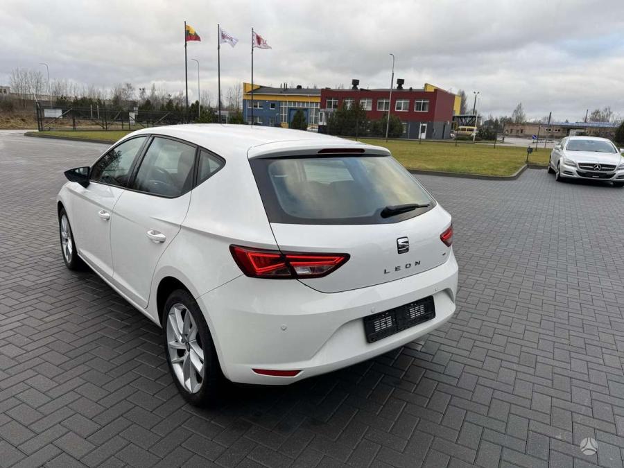 White SEAT Leon 2013 in Telschi, with an engine capacity of 1.60 L and mileage of 251 thousand km for 4800 €, photo 6 on AUTOMOTO.COM.LV