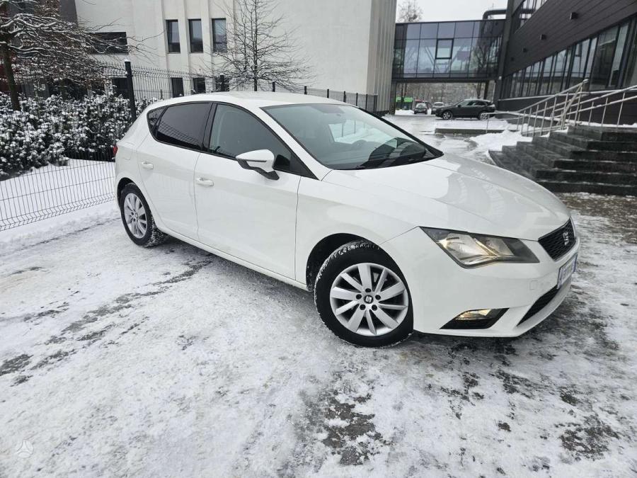 White SEAT Leon 2013 in Kaunas, with an engine capacity of 1.60 L and mileage of 261 thousand km for 5250 €, photo 3 on AUTOMOTO.COM.LV