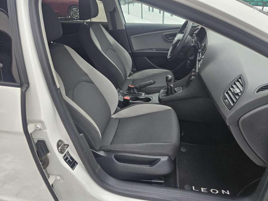 White SEAT Leon 2013 in Kaunas, with an engine capacity of 1.60 L and mileage of 261 thousand km for 5250 €, photo 26 on AUTOMOTO.COM.LV