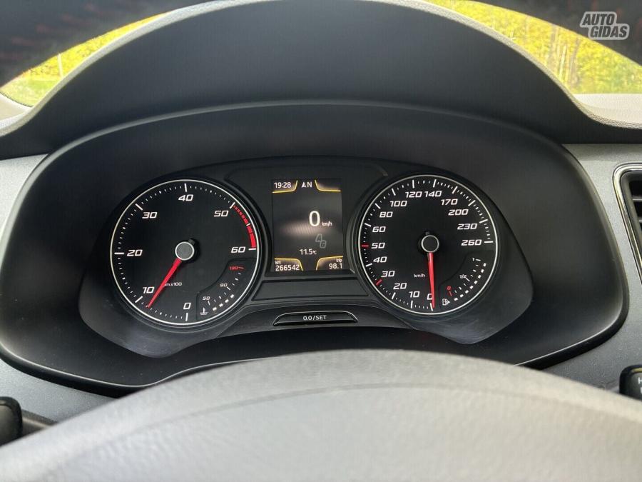 White SEAT Leon 2013 in Klaipeda, with an engine capacity of 2.00 L and mileage of 267 thousand km for 8000 €, photo 14 on AUTOMOTO.COM.LV