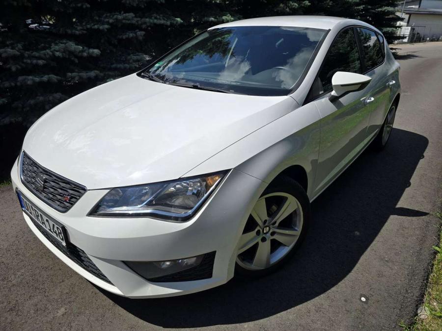White SEAT Leon 2013 in Utena, with an engine capacity of 1.97 L and mileage of 226 thousand km for 5600 €, photo 1 on AUTOMOTO.COM.LV