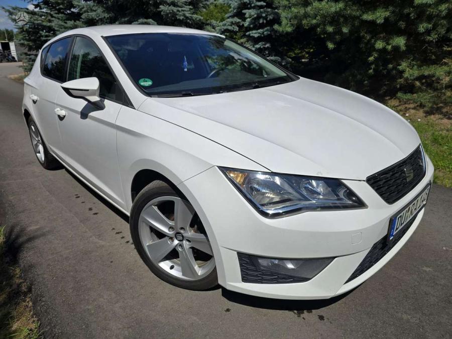 White SEAT Leon 2013 in Utena, with an engine capacity of 1.97 L and mileage of 226 thousand km for 5600 €, photo 3 on AUTOMOTO.COM.LV