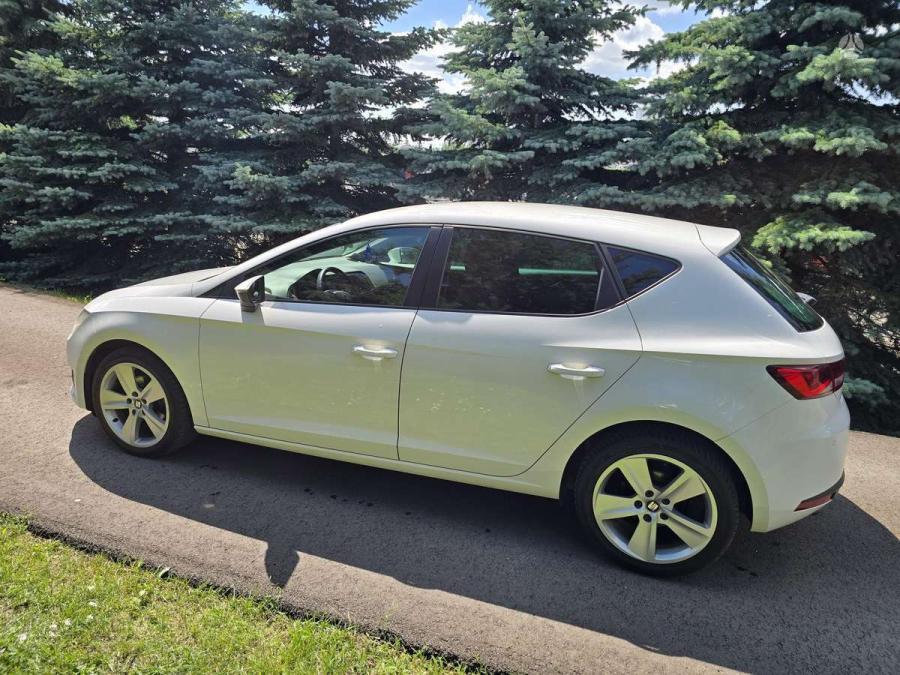 White SEAT Leon 2013 in Utena, with an engine capacity of 1.97 L and mileage of 226 thousand km for 5600 €, photo 8 on AUTOMOTO.COM.LV