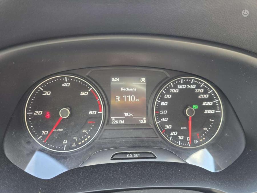 White SEAT Leon 2013 in Utena, with an engine capacity of 1.97 L and mileage of 226 thousand km for 5600 €, photo 16 on AUTOMOTO.COM.LV