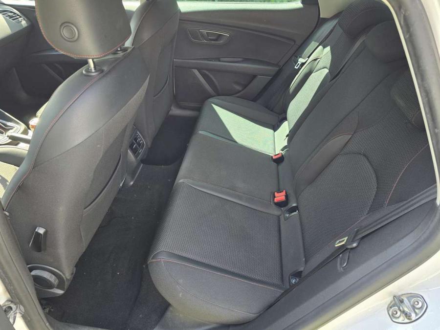 White SEAT Leon 2013 in Utena, with an engine capacity of 1.97 L and mileage of 226 thousand km for 5600 €, photo 20 on AUTOMOTO.COM.LV