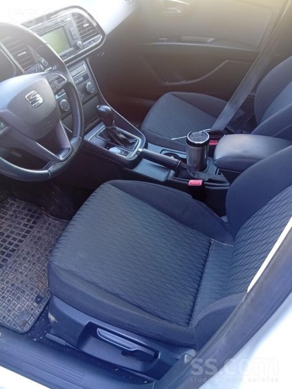 White SEAT Leon 2013 in Bauska, with an engine capacity of 1.60 L and mileage of 0 thousand km for 4200 €, photo 6 on AUTOMOTO.COM.LV
