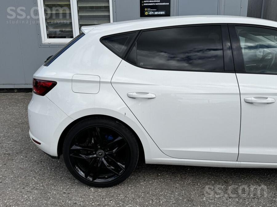 White SEAT Leon 2014 in Daugavpils, with an engine capacity of 2.00 L and mileage of 0 thousand km for 7850 €, photo 9 on AUTOMOTO.COM.LV