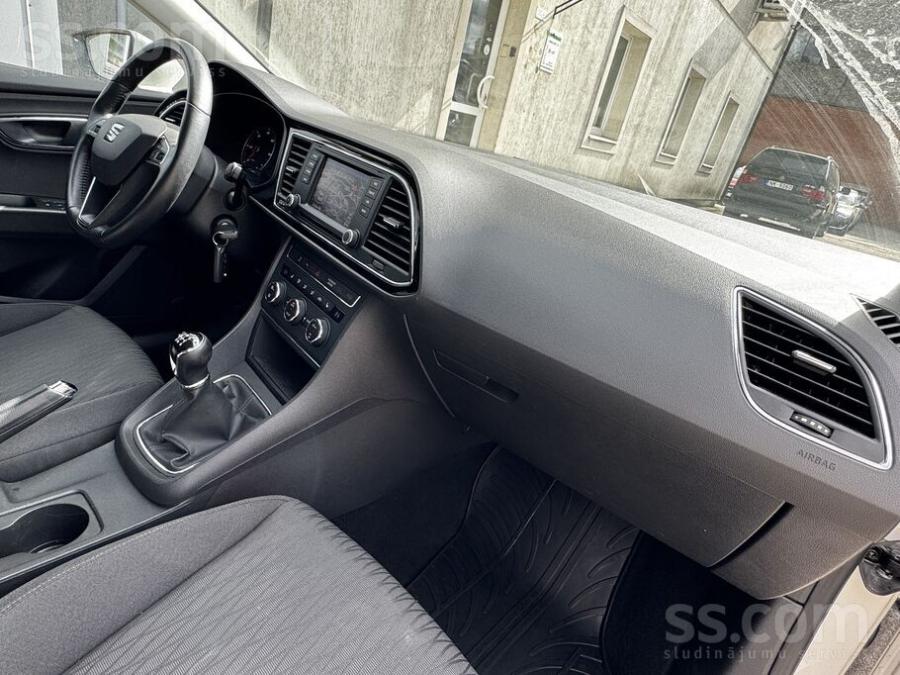 White SEAT Leon 2014 in Daugavpils, with an engine capacity of 2.00 L and mileage of 0 thousand km for 7850 €, photo 17 on AUTOMOTO.COM.LV