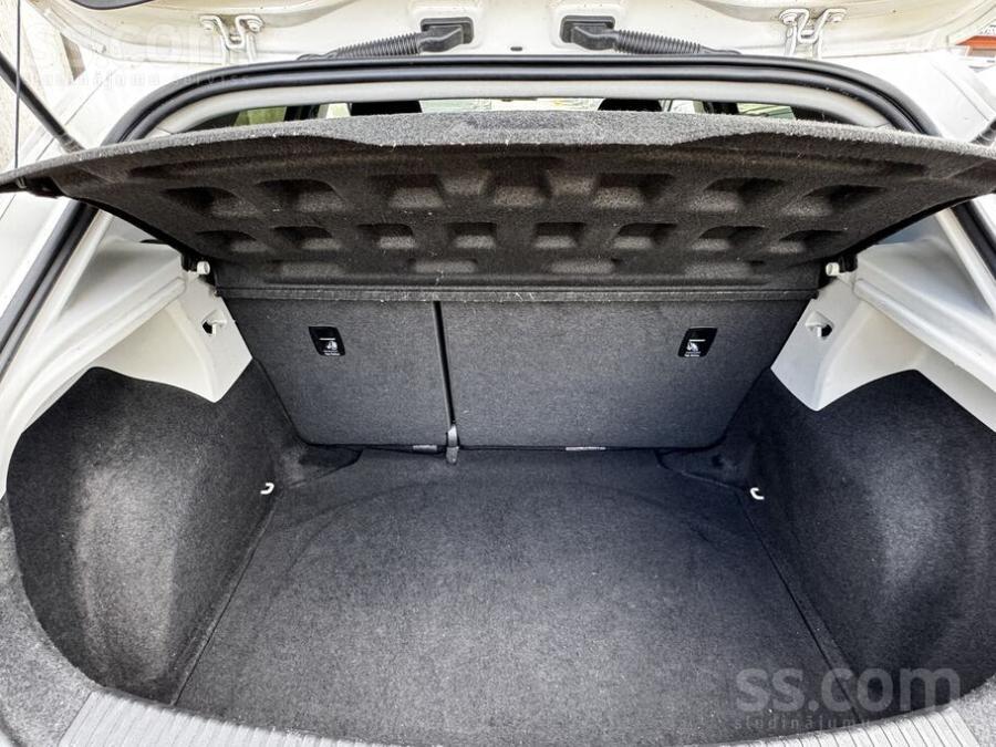 White SEAT Leon 2014 in Daugavpils, with an engine capacity of 2.00 L and mileage of 0 thousand km for 7850 €, photo 31 on AUTOMOTO.COM.LV