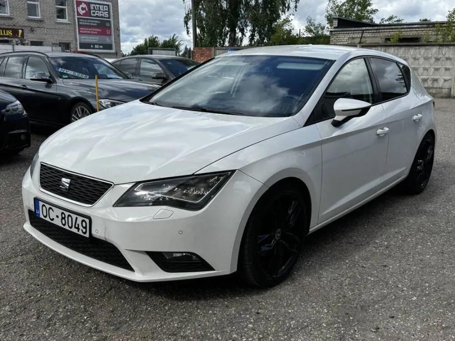 White SEAT Leon 2014 in Daugavpils, with an engine capacity of 2.00 L and mileage of 229 thousand km for 7850 €, photo 4 on AUTOMOTO.COM.LV