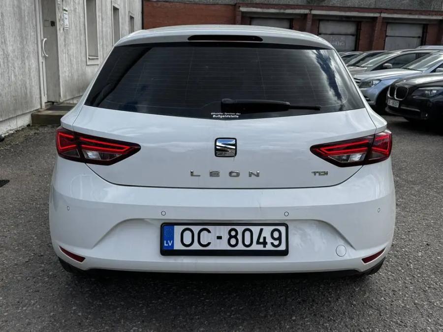 White SEAT Leon 2014 in Daugavpils, with an engine capacity of 2.00 L and mileage of 229 thousand km for 7850 €, photo 6 on AUTOMOTO.COM.LV