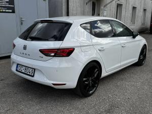 White SEAT Leon 2014 in Daugavpils, with an engine capacity of 2.00 L and mileage of 229 thousand km for 7850 €, photo 7 on AUTOMOTO.COM.LV