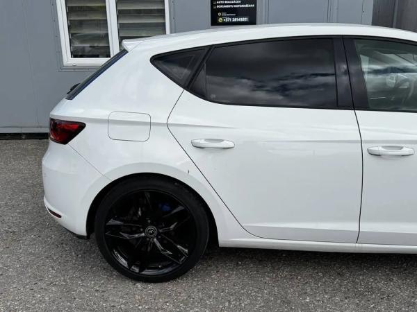 White SEAT Leon 2014 in Daugavpils, with an engine capacity of 2.00 L and mileage of 229 thousand km for 7850 €, photo 8 on AUTOMOTO.COM.LV