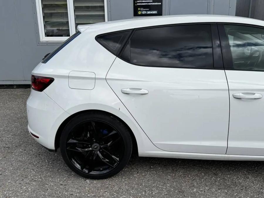 White SEAT Leon 2014 in Daugavpils, with an engine capacity of 2.00 L and mileage of 229 thousand km for 7850 €, photo 9 on AUTOMOTO.COM.LV
