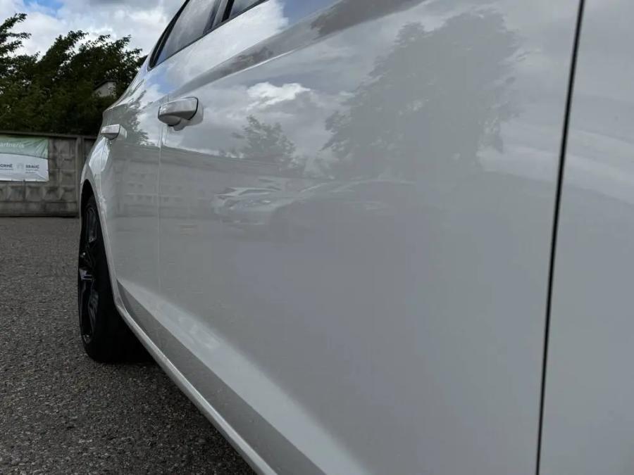 White SEAT Leon 2014 in Daugavpils, with an engine capacity of 2.00 L and mileage of 229 thousand km for 7850 €, photo 12 on AUTOMOTO.COM.LV