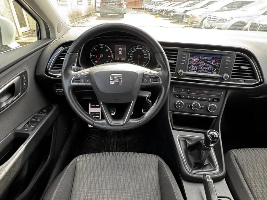 White SEAT Leon 2014 in Daugavpils, with an engine capacity of 2.00 L and mileage of 229 thousand km for 7850 €, photo 15 on AUTOMOTO.COM.LV