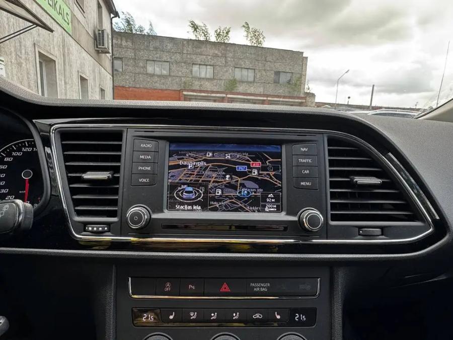 White SEAT Leon 2014 in Daugavpils, with an engine capacity of 2.00 L and mileage of 229 thousand km for 7850 €, photo 23 on AUTOMOTO.COM.LV